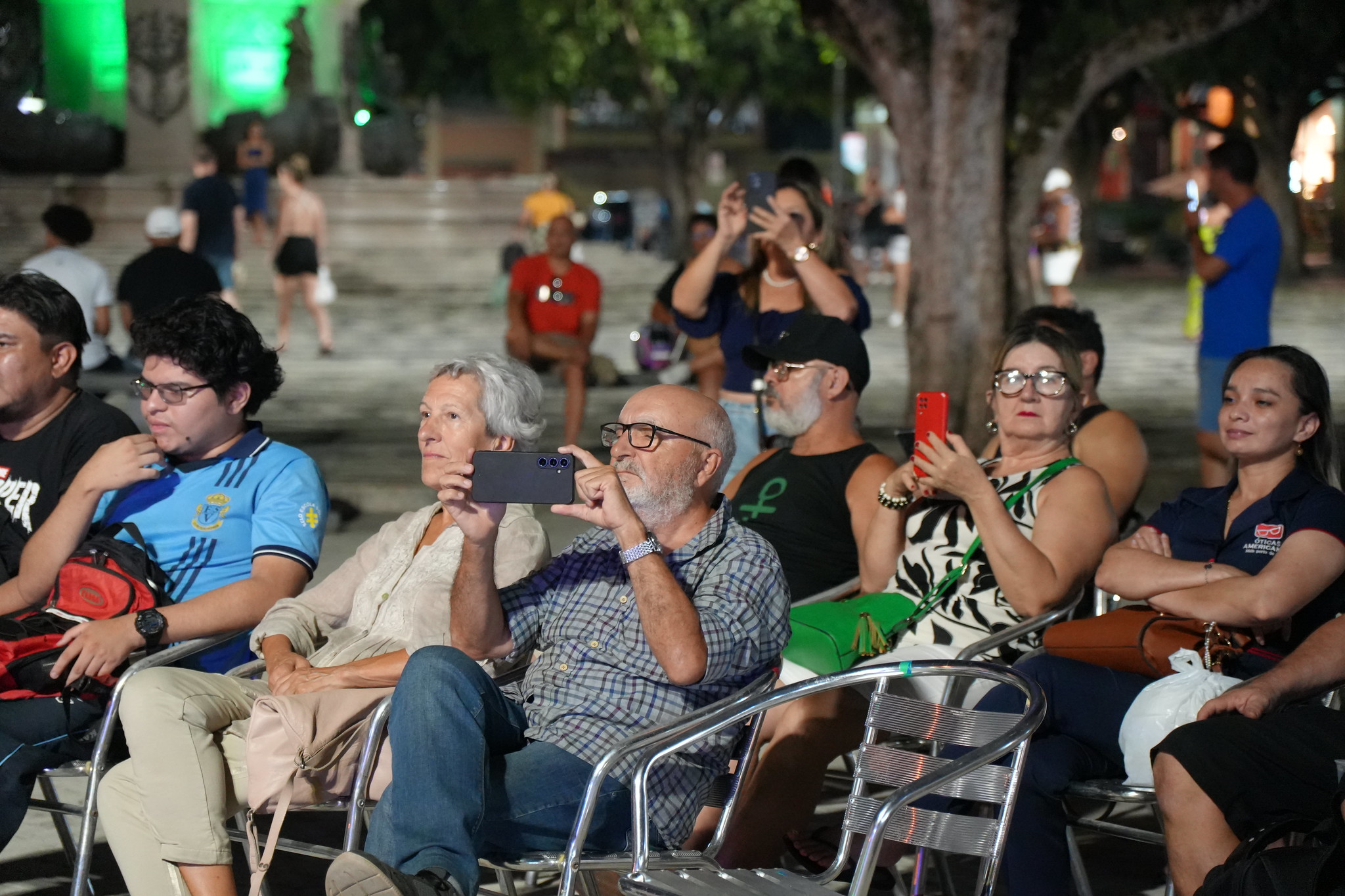 Samba, voz e violão embalam o Banzeiro Cabôco no Centro Histórico de ...